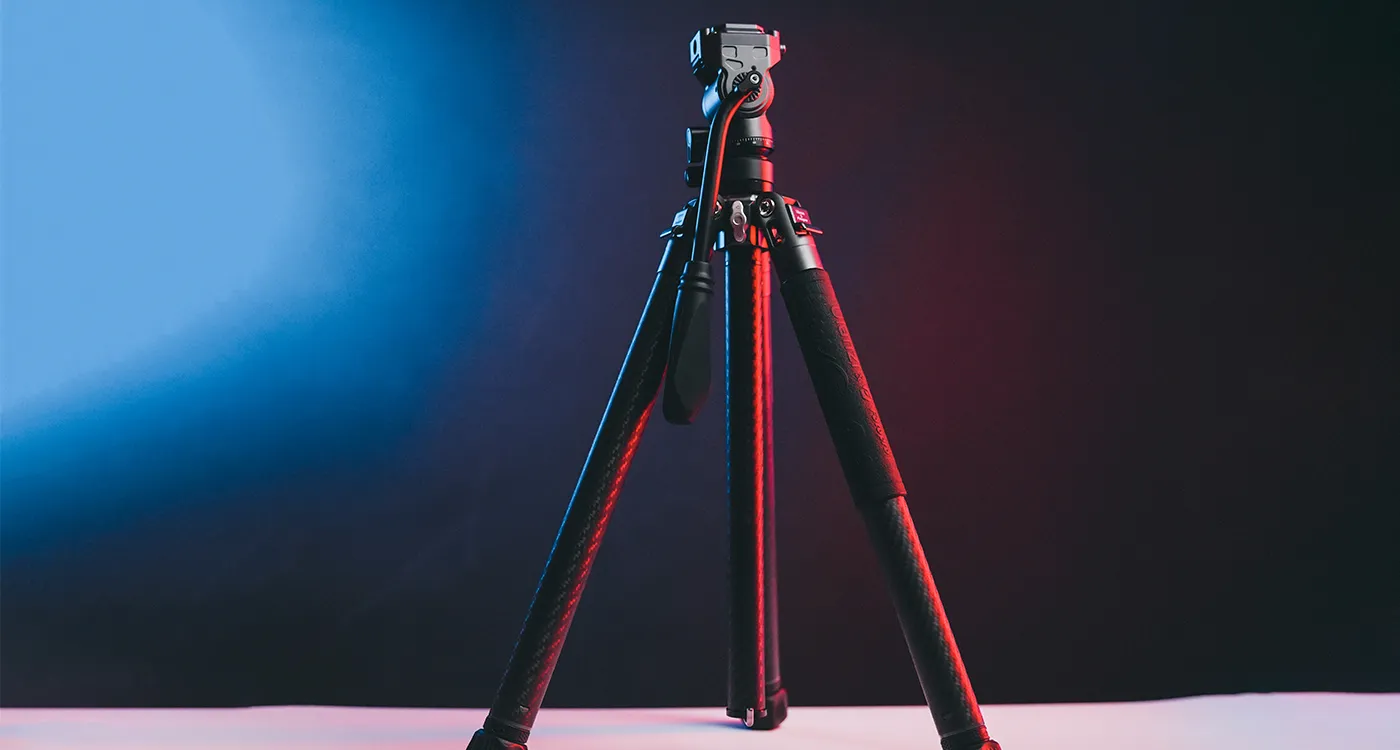 Carbon Fiber vs Aluminum Tripods: Pros, Cons & Reviews - Camera Holder